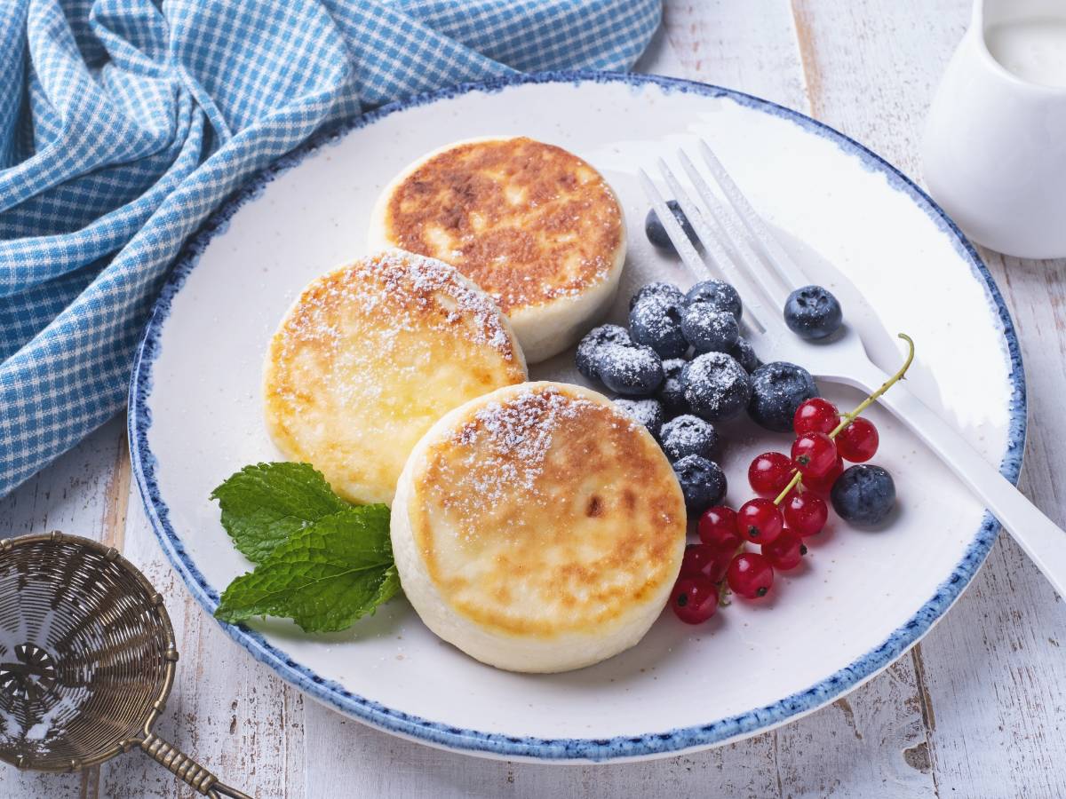 Przepis na placki z twarogu – delikatne, domowe i szybkie
